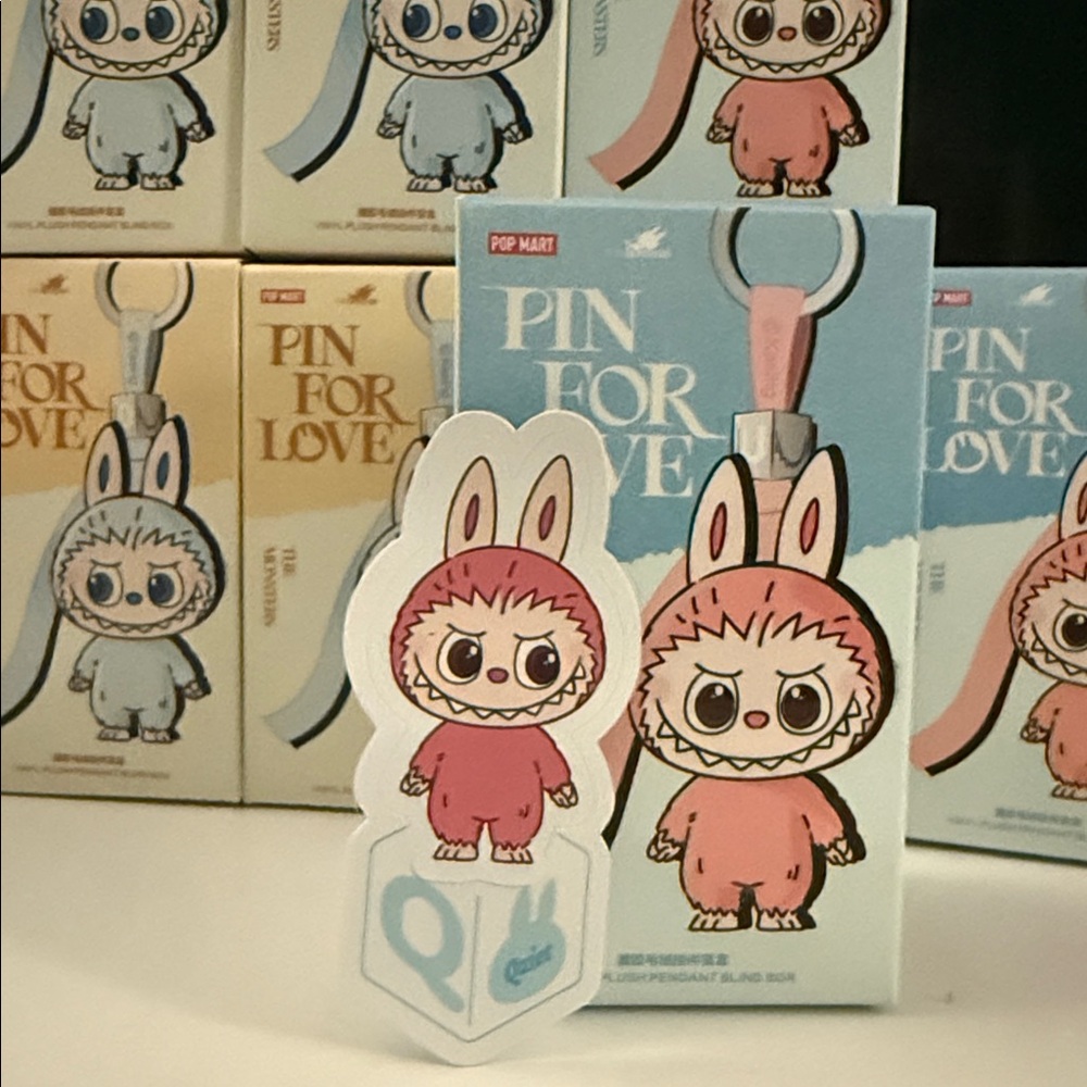 Labubu Pin For Love - Q ! - Gem